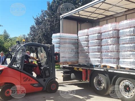 Плевен получи дарение от 41 000 бутилки с минерална вода от Областна администрация Русе Утро