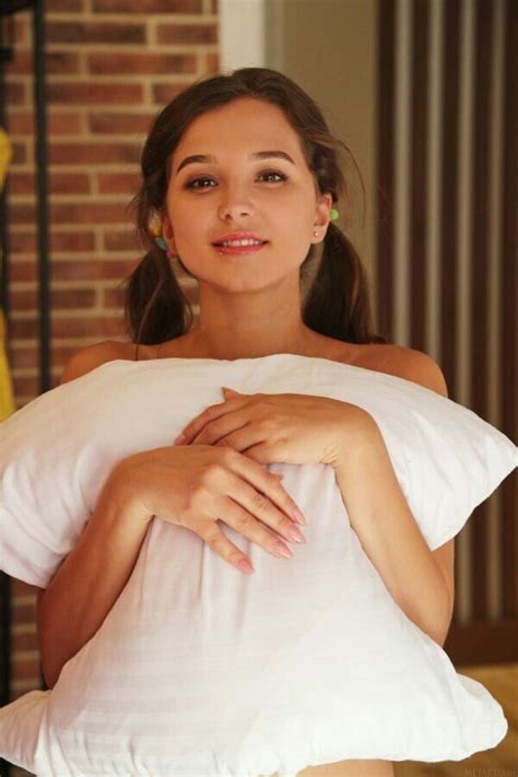 Pigtail Brunette Hair Gr99