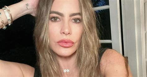 Sofia Vergara Risks A Slip In Plunging Swimsuit For Close Up Bedroom