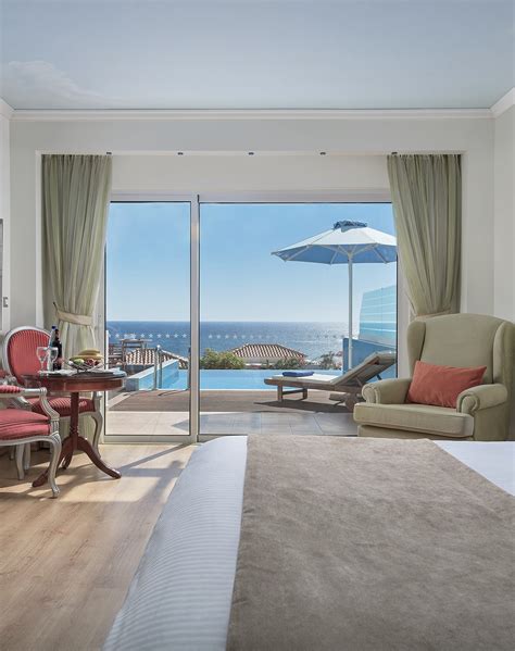 Deluxe Sea View Room With Personal Pool Atrium Prestige