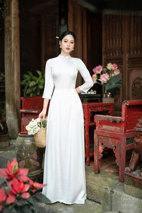 Áo Dài Truyền Thống Lụa Vân Gỗ Trơn 4 Tà Màu Trắng Áo Dài Thím Ba