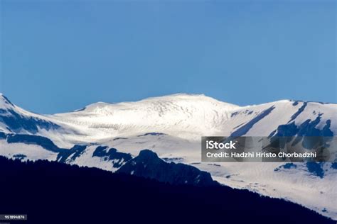 눈에 태양 열의 아름 다운 희미 한 빛 반사 눈 녹는 봄 2018 불가리아 Pirin 산의 봉우리에 빛나는 태양 0명에 대한 스톡 사진 및 기타 이미지 Istock