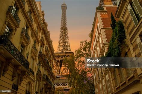 파리의 도시 풍경 전경에 있는 오스만 아파트 건물이 있는 에펠탑 파리 프랑스 건축에 대한 스톡 사진 및 기타 이미지 건축 일몰 0명 Istock