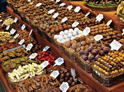 무료 이미지 시티 식품 생기게 하다 바자 시장 초콜릿 디저트 생과자 공공 장소 단맛 유리 진열장 제과점 말린 과일 인간 정착 2048x1536