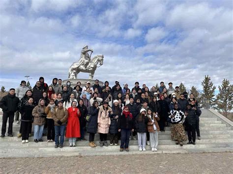 МУИС д суралцагч гадаад оюутнуудыг түүхэн дурсгалт газруудаар… Монгол Улсын Их Сургууль