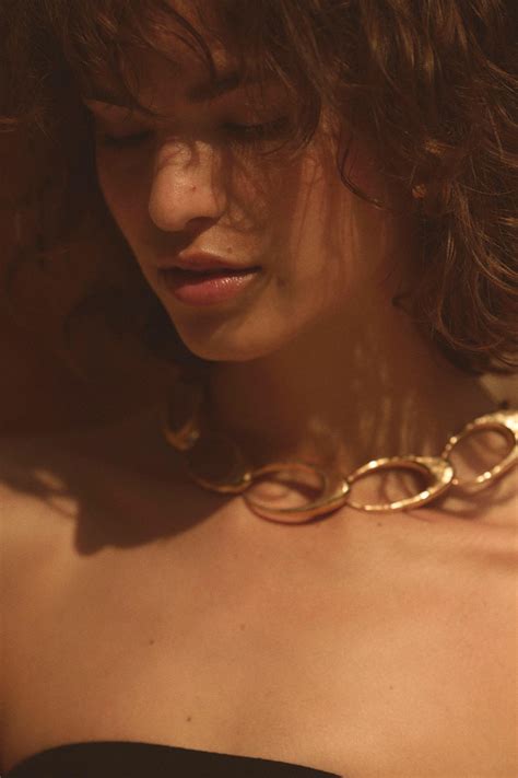 연결된 타원형 목걸이 앤트로폴로지 한국 공식 스토어 유니크한 여성 패션 및 라이프스타일 편집샵 200개이상의 프리미엄 브랜드 여성 의류 액세서리 홈 인테리어