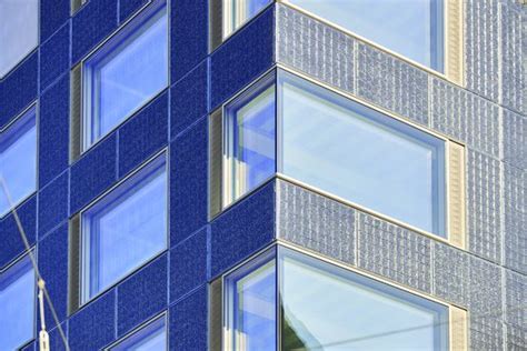 Façade Vitrée Double Peau à Cavité Isolée Et Ventilée Par Air Sec