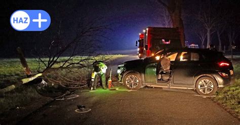 Otternhagen: Polizei sucht per Hubschrauber nach Unfallfahrer