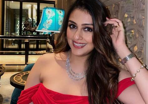 Rekha Once Slapped This Actress On Set She Left Bollywood Because