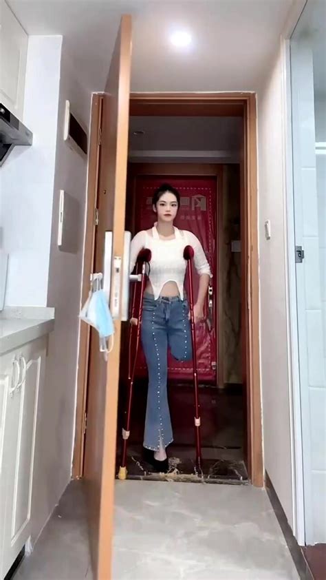 Amputee Girl Rose Walked With Crutch