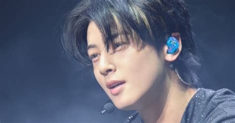 차은우 첫 팬콘서 신곡 무대 최초 공개→복근 노출 깜짝…아쉽지만 방송활동은 無 [md현장]