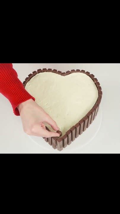 تزيين كعكة بالكيت كات والحلويات Youtube