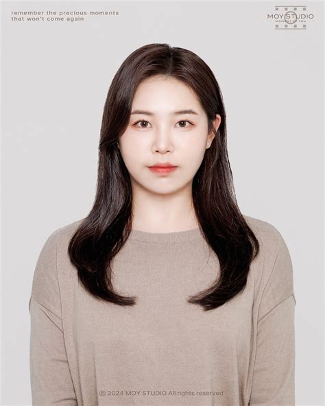 모이스튜디오 울산사진관 울산증명사진 울산프로필 🫧모이스튜디오 컬러증명사진🫧 따뜻한 라떼가 떠오르는 증명사진☕️ 웜그레이 배경색으로 촬영했습니다🥯 📍울산광역시