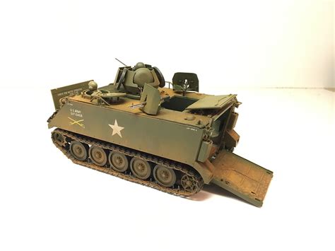 M113 Armored Cavalry Assault Vehicle Plastic Model Military Vehicle