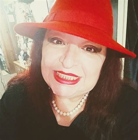 Цветанка Преразкази на тема Червената шапчица в стила на различни писатели 1 Ерих Мария