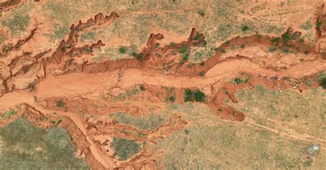 집 밖의 건조한 경치 경치가 좋은 공중 광야 기후 남서부 대형 땅 먼지 메마른 모래 미생물 바위로 된 바위투성이의 부식 부족한 불모의