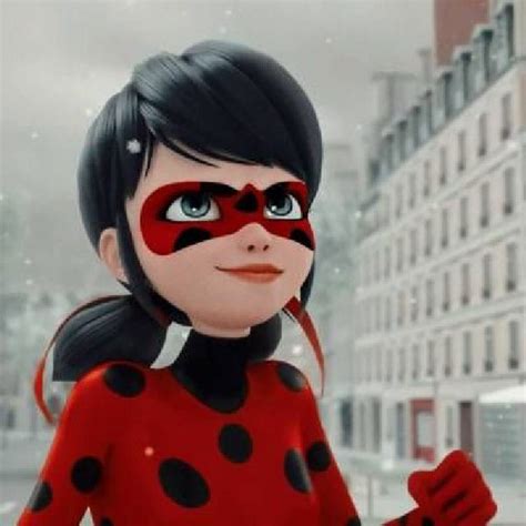 عکس دختر کفشدوزکی؛ زیباترین عکس های دختر کفشدوزکی و گربه سیاه برای