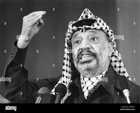 Plo Leader Yasser Arafat Banque Dimage Et Photos Alamy