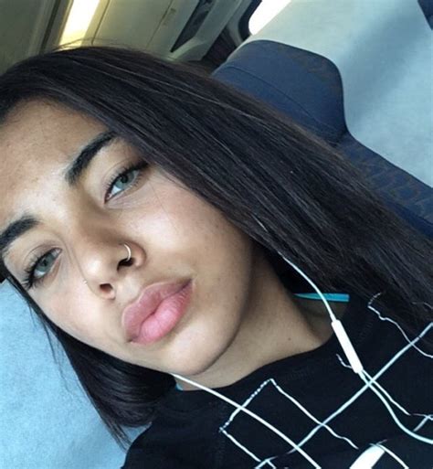 18 летняя школьница не стесняется что снимается в фильмах для взрослых Zefirka