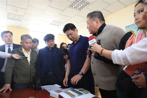 Ерөнхий сайд тариалангийн бүс нутагт ажиллаж байна