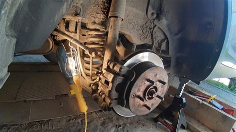 Замена тормозных колодок в круг — KIA Sportage (3G), 2 л, 2012 года ...