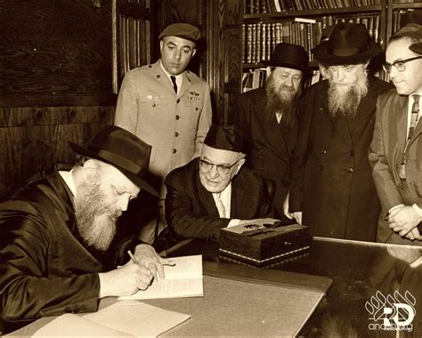 Graphologists Fascinating Attempt To Uncover Alter Rebbes Inner World