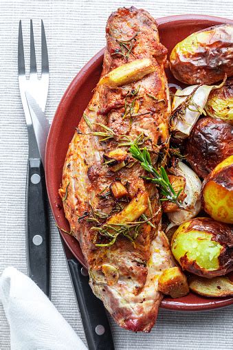 향신료 감자와 맛 있는 하 고 식욕을 돋 우는 볶은 돼지고기 안심 최고의 볼 수 있습니다 0명에 대한 스톡 사진 및 기타 이미지 Istock