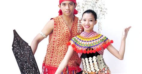 Baju Tradisional Iban Lelaki Dan Perempuan Iban Wikipedia Bahasa
