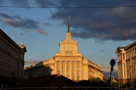 ГЕРБ ПП ДБ и ДПС внесоха промени в правилника на парламента за да не може Възраждане начело