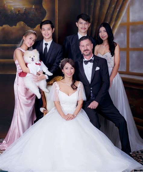 จองด่วน เซอร์เรียลลิส สตูิดิโอถ่ายภาพแต่งงาน ภาพครอบครัว ภาพรับปริญญา ถ่ายภาพพรีเวดดิ้ง ถ่ายรูป