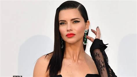 Adrijana Lima Pro Etala U Le Ernom Izdanju Dobila Sam Bebu Telo Mi Je U Tranziciji