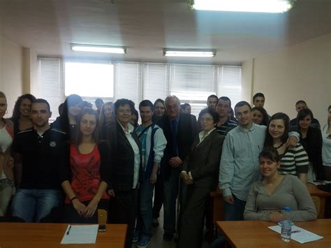 УНСС УНСС обучи първите си 57 доброволци социални асистенти