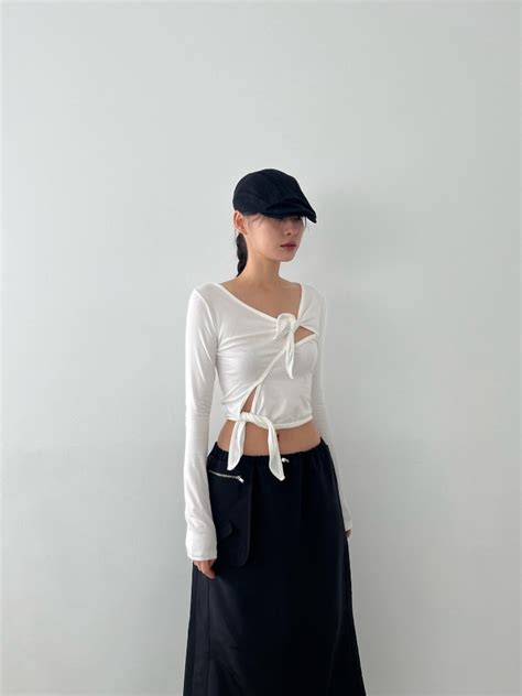 시너진 2color타이 컷아웃 크롭 긴팔티 위시버킷