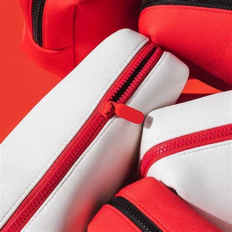 Neoprene Makeup Bag Manufacturing With Durable Zippers
