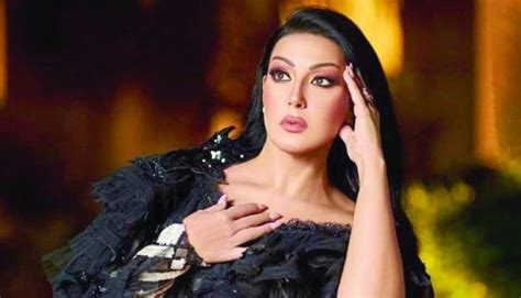 سمية الخشاب لا أستطيع الاستغناء عن السوشيال ميديا