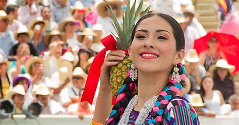 La Danza Lenguaje Del Cuerpo Danza De La Flor De PiÑa
