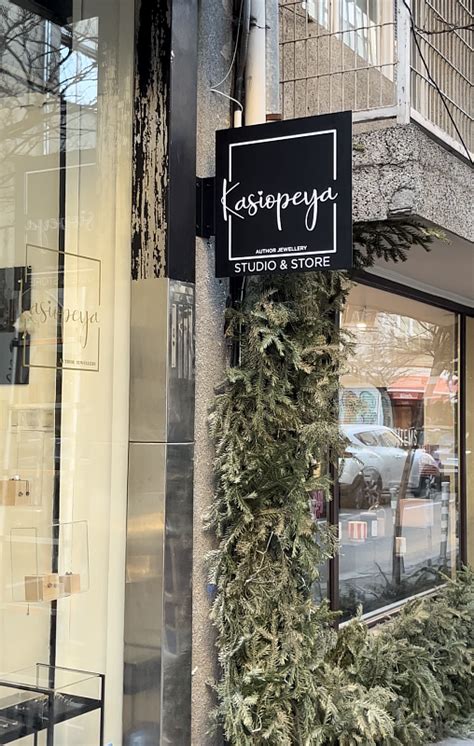 Ефектна табела за магазин Рекламна агенция Артзона Рекламни табели And Светещи букви