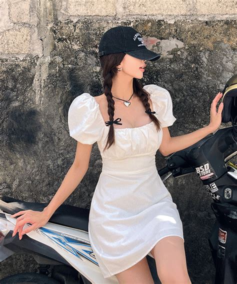 비바럽 Ml 스트릿 화이트 비치 원피스 여름퍼프소매백리스백크로스휴양지데이트바캉스반팔미니 Op19912f