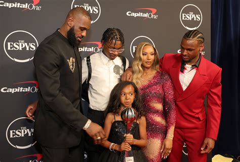 Lebron James Met His Wife Savannah When He Was 17 They Have Grown