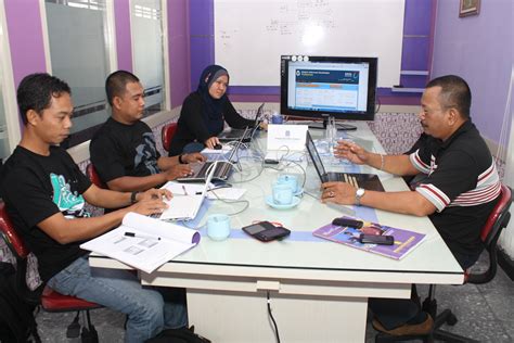 Pelatihan Web Server Berbasis Windows Yogya Executive School