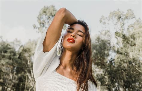 Як зробити одяг білішим за допомогою аспірину зникнуть навіть застарілі плями від поту Читайте