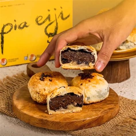 Jual Pia Eiji Bali Isi 8 Mix Cokelat Keju Oleh Oleh Khas Bali Shopee