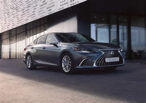 Lexus Es Dimensioni Interni Motori Prezzi E Concorrenti Autoscout24