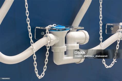 위생 흰색 플라스틱 하수관 사이펀 배관은 욕실과 싱크대에 넘칩니다 0명에 대한 스톡 사진 및 기타 이미지 0명 가정의 방 개수대 Istock