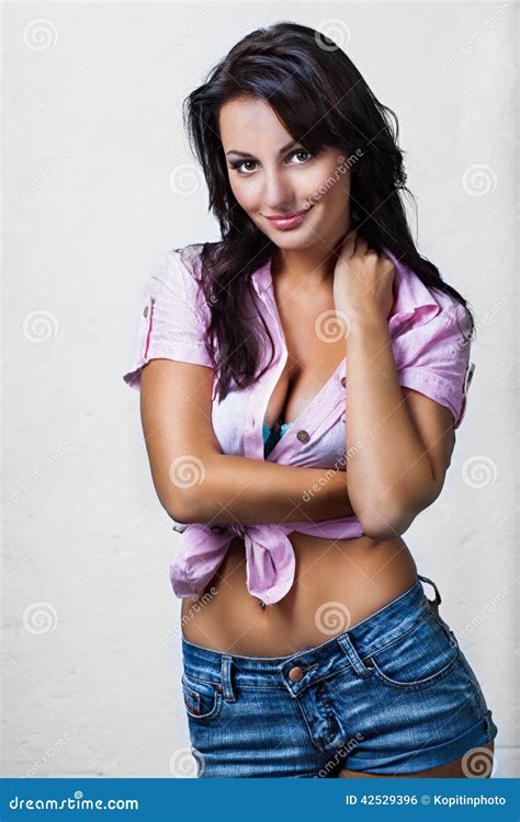 Women In Sexy Short Shorts