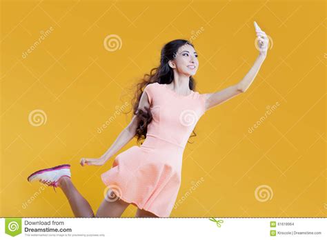 Fille Asiatique De Mode Jeune Prenant La Photo De Photo Stock Image Du Fixation Amusement