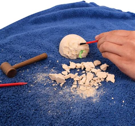 TE Trend 2 Piece Fossils Archeology Excavation Set Dinosaur Excavation Hammer Chisel Stone 9cm