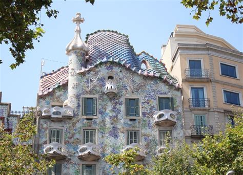 바르셀로나 가우디 일일 버스투어 팔로우미투어 몬주익 성가족성당 사그라다파밀리아 티켓 포함 바르셀로나 여행을 완벽하게 즐기는 가이드 투어 Funbooky