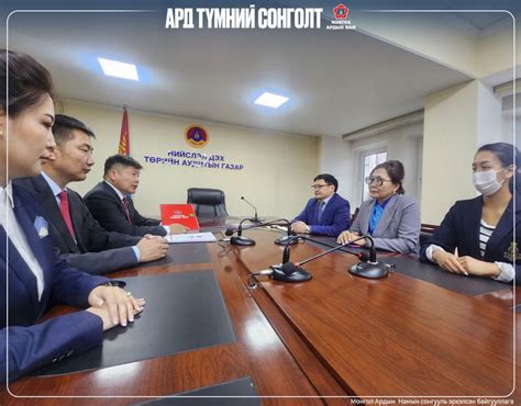 Нийслэлийн МАН орон нутгийн сонгуулийн мөрийн хөтөлбөрөө хүлээлгэн өглөө