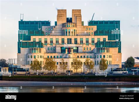 Mi6 building london -Fotos und -Bildmaterial in hoher Auflösung – Alamy